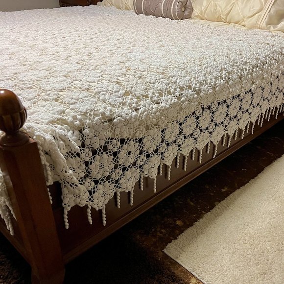 Bedding | Vintage Crochet Bedspread Round Scalloped Flowers Impeccable ...